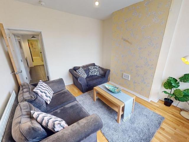 39 Acourt Street, Nottingham 3 bed terraced house to rent £1,690 pcm £390 pw