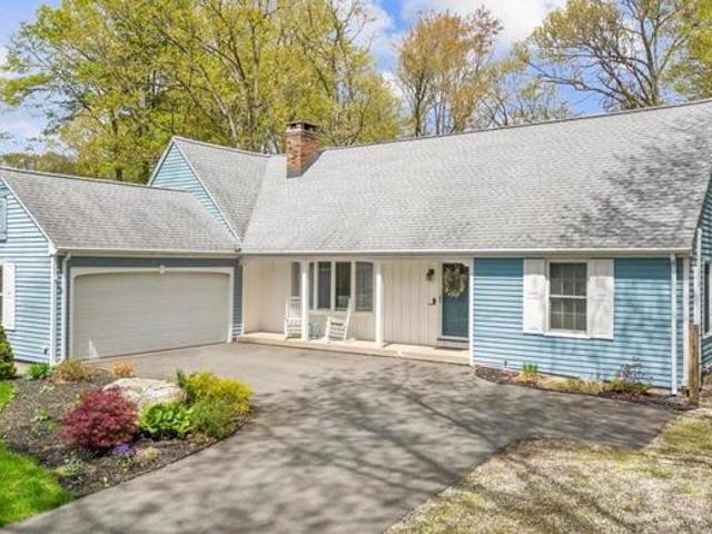 39 Alba Dr, Bristol, CT 06010