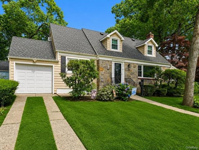 39 Alice Ave, Merrick, NY 11566