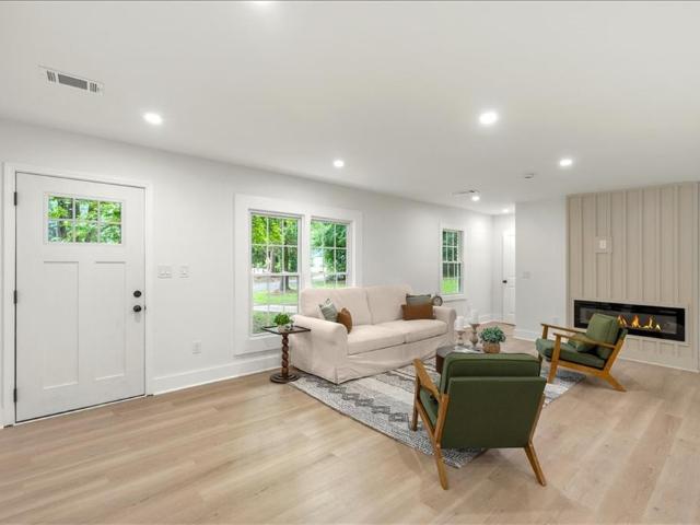 39 Anita Place SE