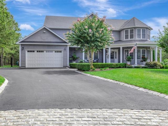 39 Blackberry Ln, Center Moriches, NY 11934