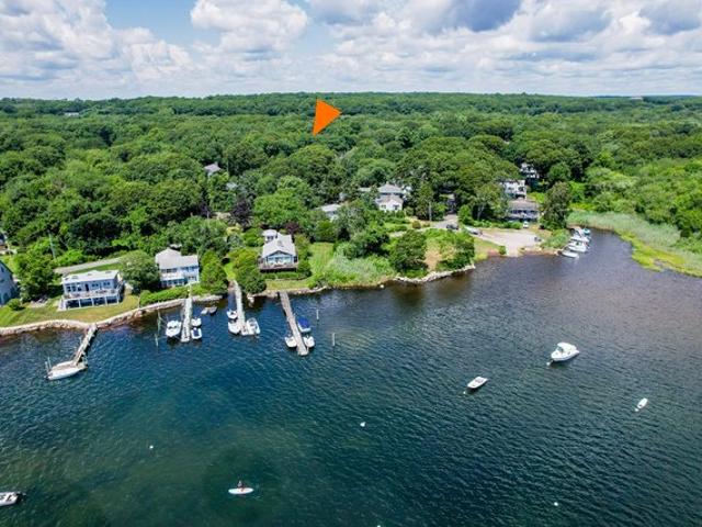 39 Brookside Dr, Charlestown, RI 02813