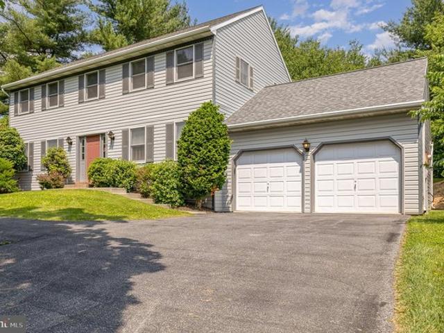 39 Brookwood Dr, Lititz, PA 17543