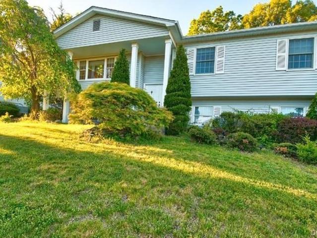 39 Bubenko Dr, Stony Point, NY 10923