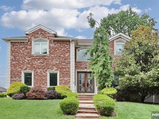 39 Burton Ave, Hasbrouck Heights, NJ 07604
