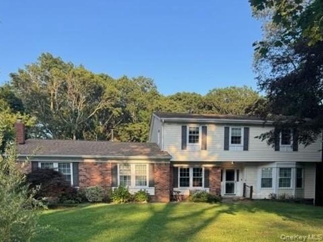 39 Burham Dr, Smithtown, NY 11787
