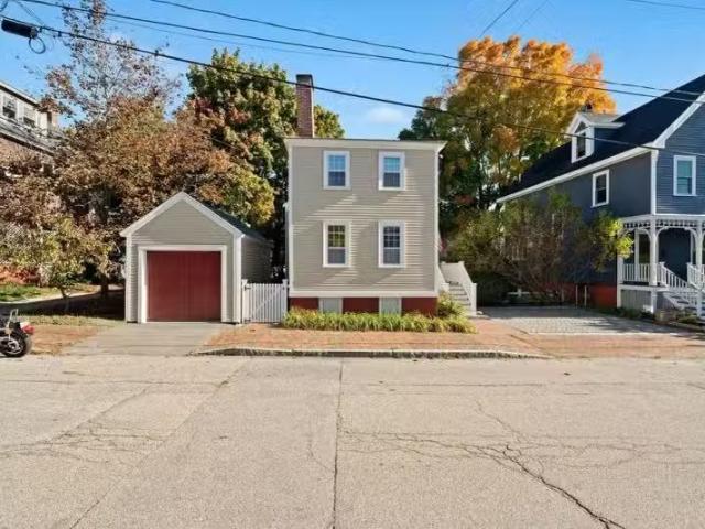39 Cabot Street, Portsmouth, NH 03801