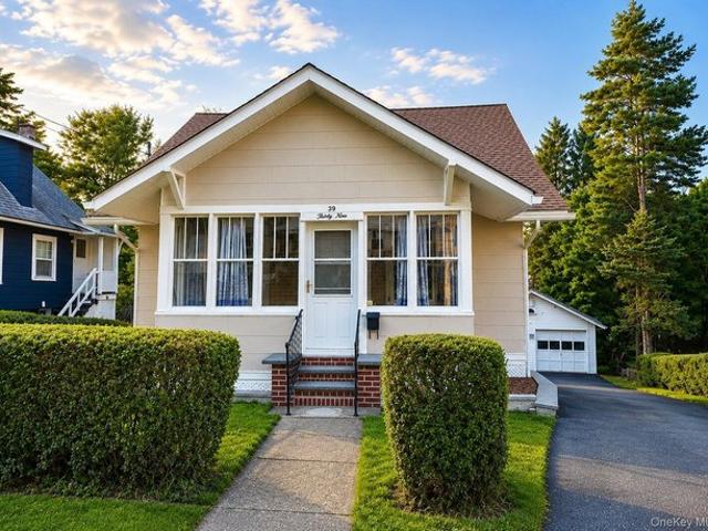 39 California Ave, Middletown, NY 10940