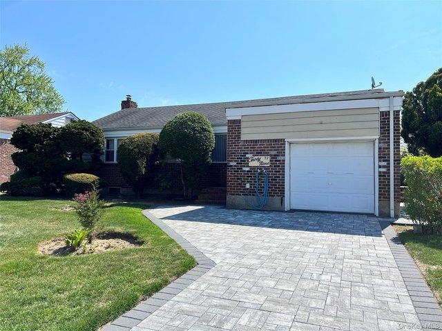39 Caroline Ave, Elmont, NY 11003