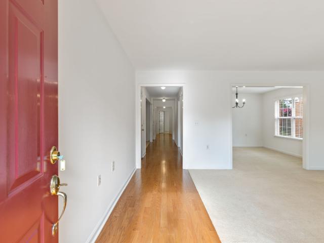 39 Chadwell Ln
