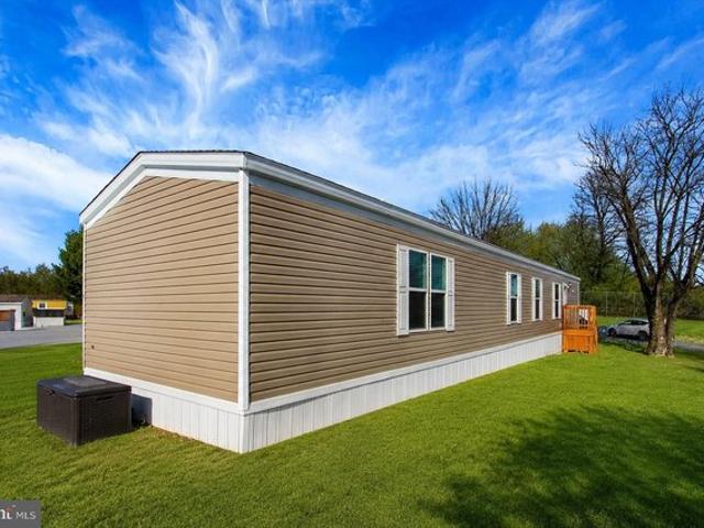 39 Chesapeake Est, Thomasville, PA 17364