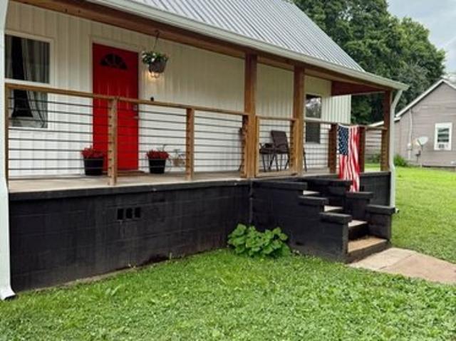 39 Chestnut St, Trion, GA 30753