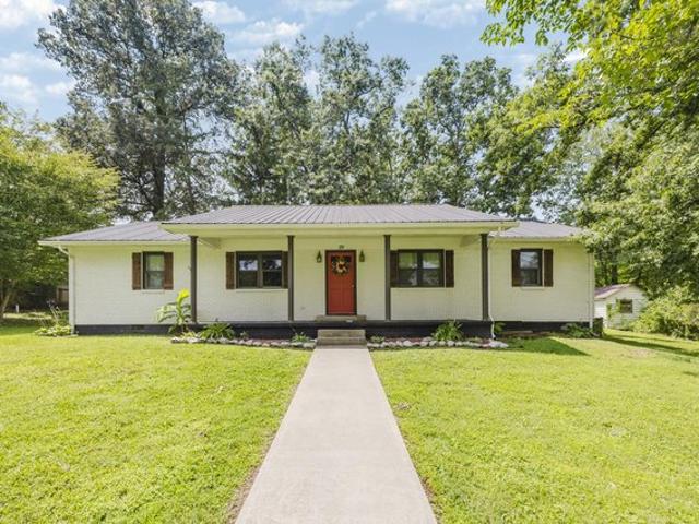 39 College Ct, Stanton, KY 40380