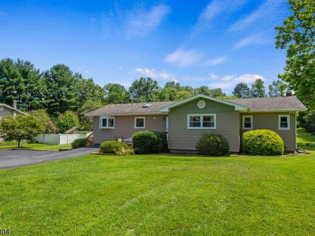 39 Cornhollow Rd, Roxbury Township, NJ 07876