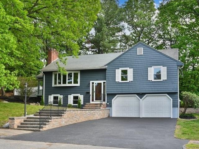 39 Doncaster Cir, Lynnfield, MA 01940