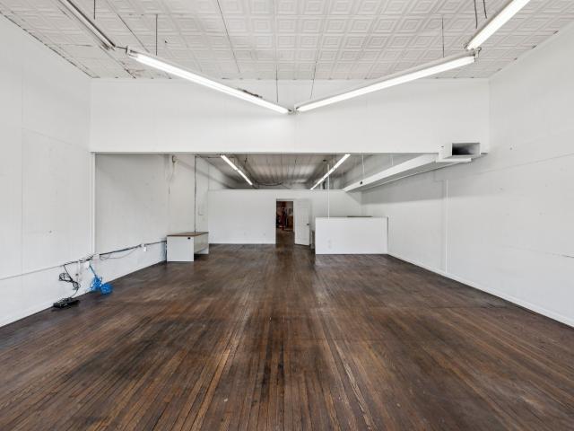 39 E Main St