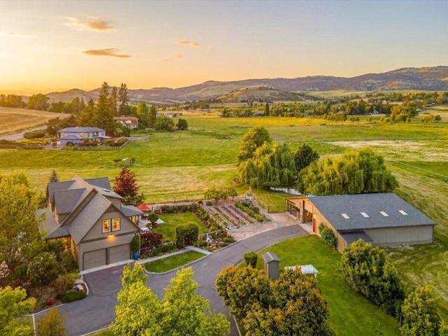 39 E Valley View Rd, Ashland, OR 97520