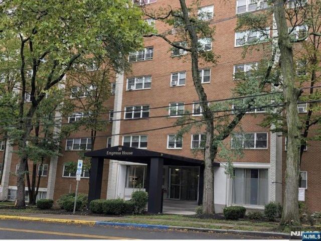 39 E 39th St Apt 1M, Paterson, NJ 07514
