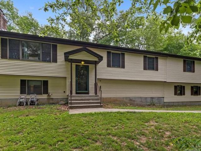 39 Edgewood Dr, Colchester, CT 06415