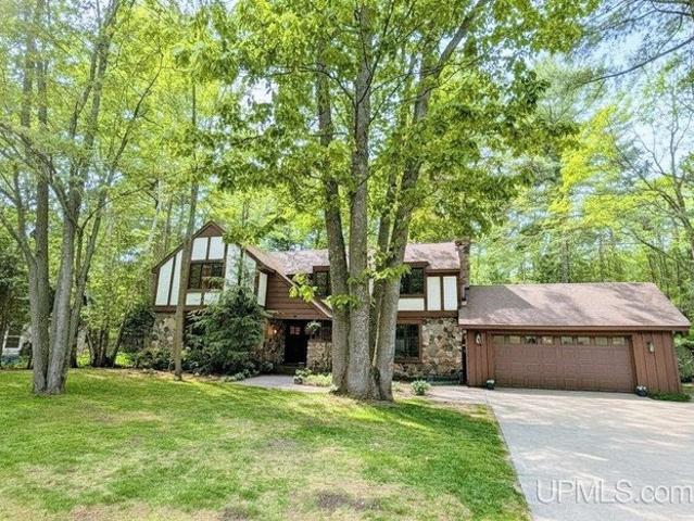 39 Elder Dr, Marquette, MI 49855