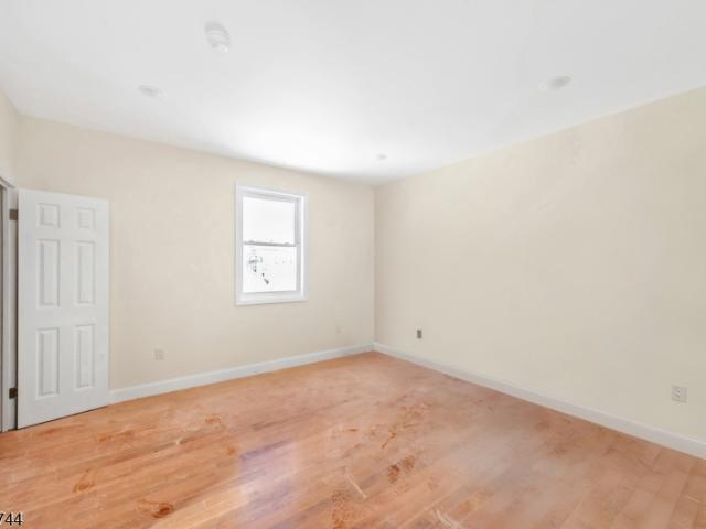 39 Ellis Ave