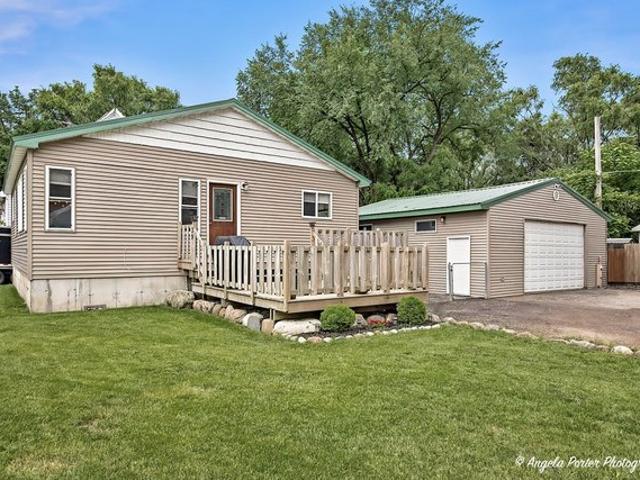 39 Fairfax Rd, Fox Lake, IL 60020