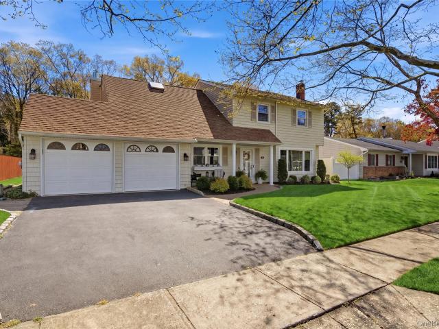 39 Fallen Leaf Rd, Holbrook, NY 11741 | MLS #988672 | Compass