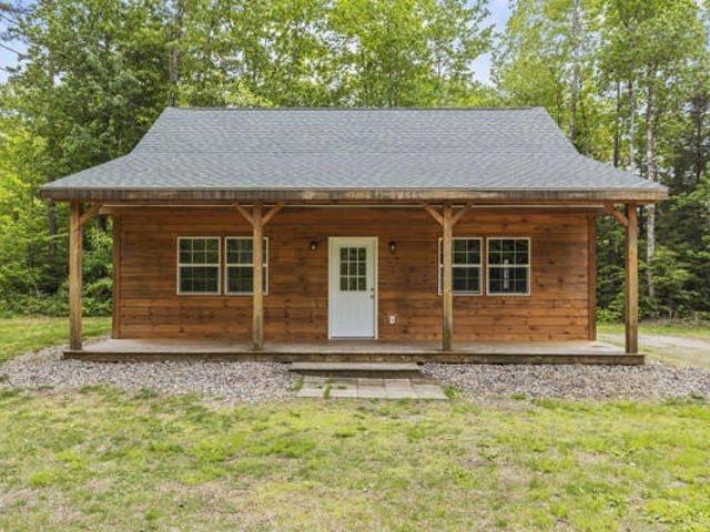 39 Freemont Ave, Baldwin, ME 04024