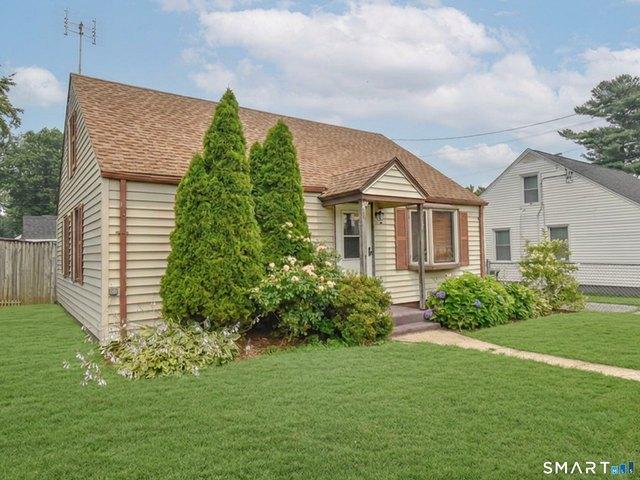 39 Gary St, Bridgeport, CT 06610