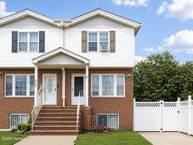 39 Gloria Ct, Staten Island, NY 10302
