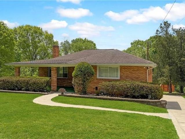 39 Greenview Dr, McKees Rocks, PA 15136