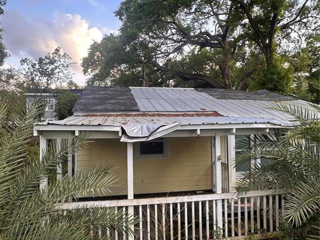 39 Hamilton Heath Dr, Tampa, FL 33604 | MLS #TB8489 | Compass