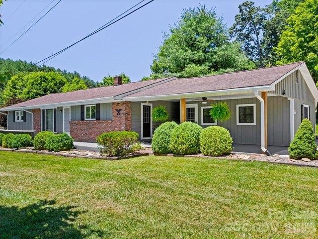 39 Hawthorne Ln, Burnsville, NC 28714