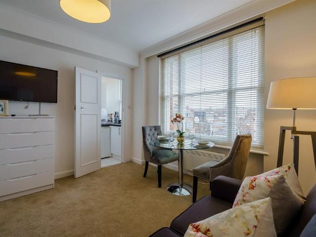 39 Hill Street, W1J 5LZ Studio to rent £2,680 pcm £618 pw