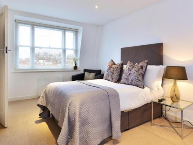 39 Hill Street, London Studio to rent £2,817 pcm £650 pw