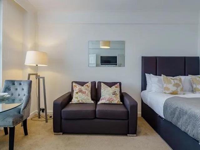 39 Hill Street, Mayfair W1J Studio to rent £2,557 pcm £590 pw