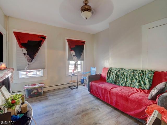 39 Hillman St