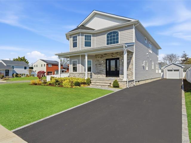 39 Jomarr Ct, Massapequa, NY 11758 | MLS #893113 | Compass