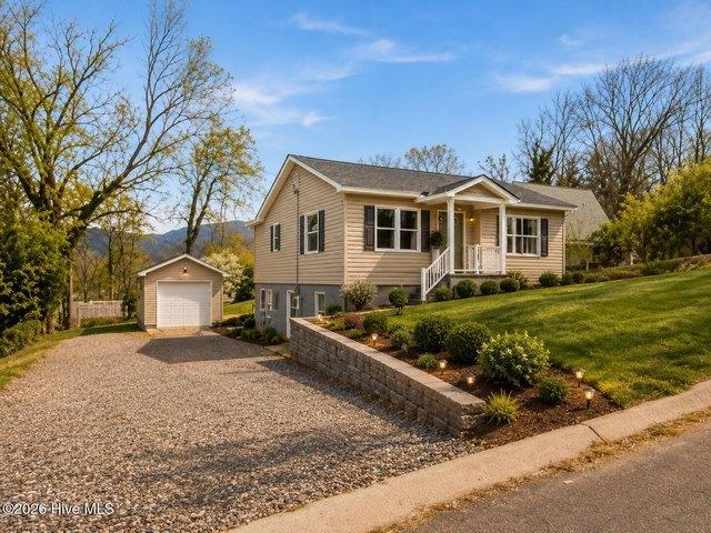 39 Justus St, Andrews, NC 28901