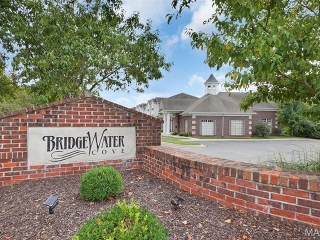 39 Kassebaum Ln Apt 305, Saint Louis, MO 63129
