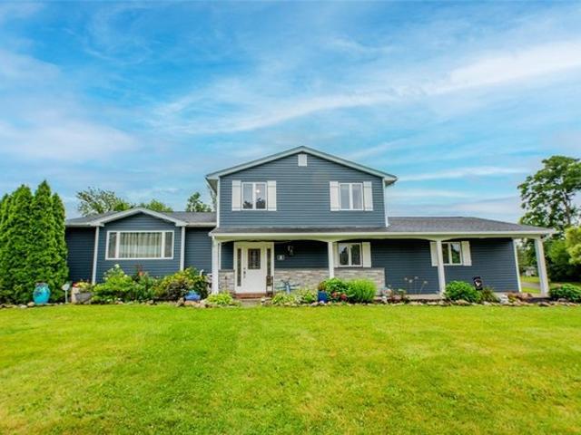 39 Kathy Dr, Pittsford, NY 14534