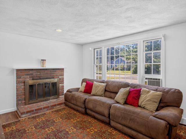 39 Kerrywood Dr