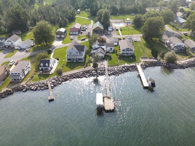 39 Lakeside Boulevard