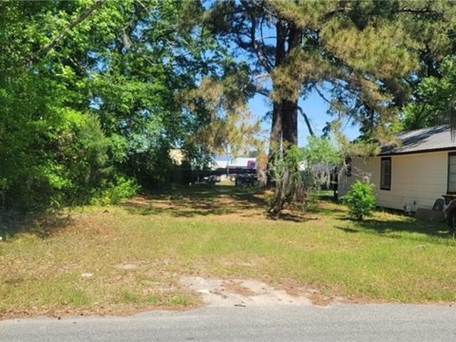 39 Leon Village Rd, Garden City, GA 31408