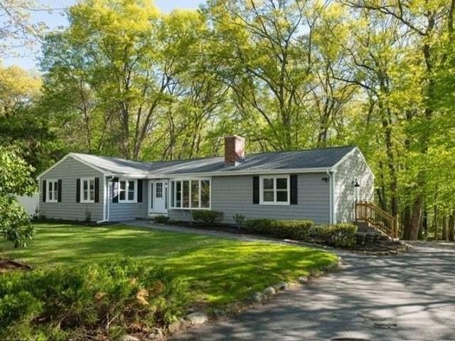 39 Mann School Rd, Smithfield, RI 02917