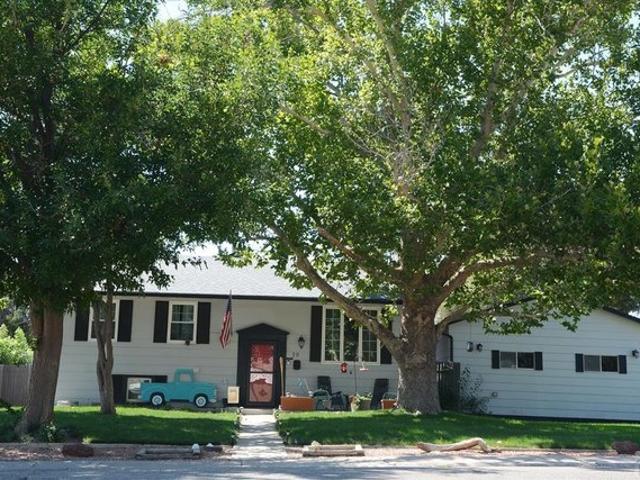 39 Macalester Rd, Pueblo, CO 81001