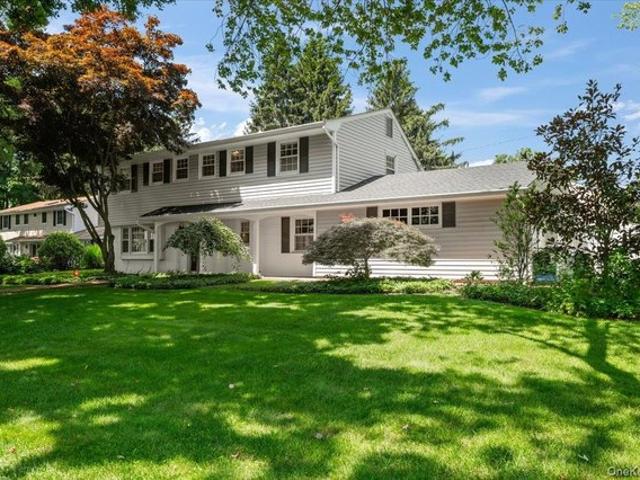 39 Marie Dr, Huntington, NY 11743