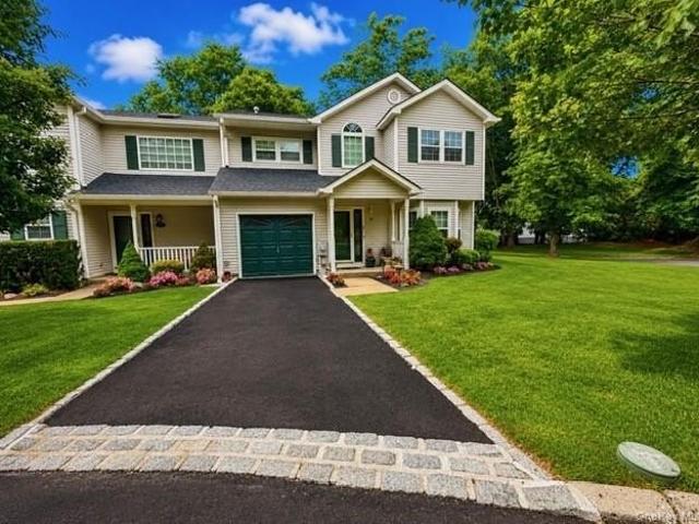 39 Merrimack Rd, Smithtown, NY 11787