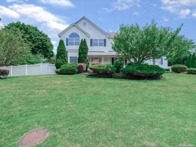 39 MERRITTS PATH, ROCKY POINT, NY 11778 Single Family Residenc.