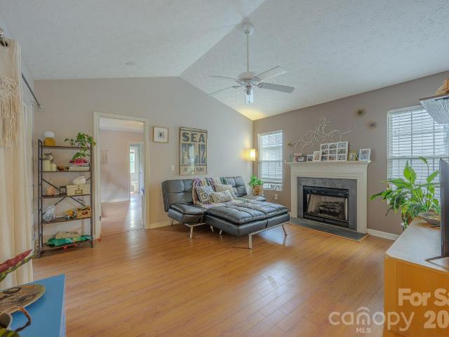 39 N Creekside Court